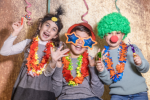 8 Fun and Easy New Years Eve Party Ideas for Families - Tressvibe